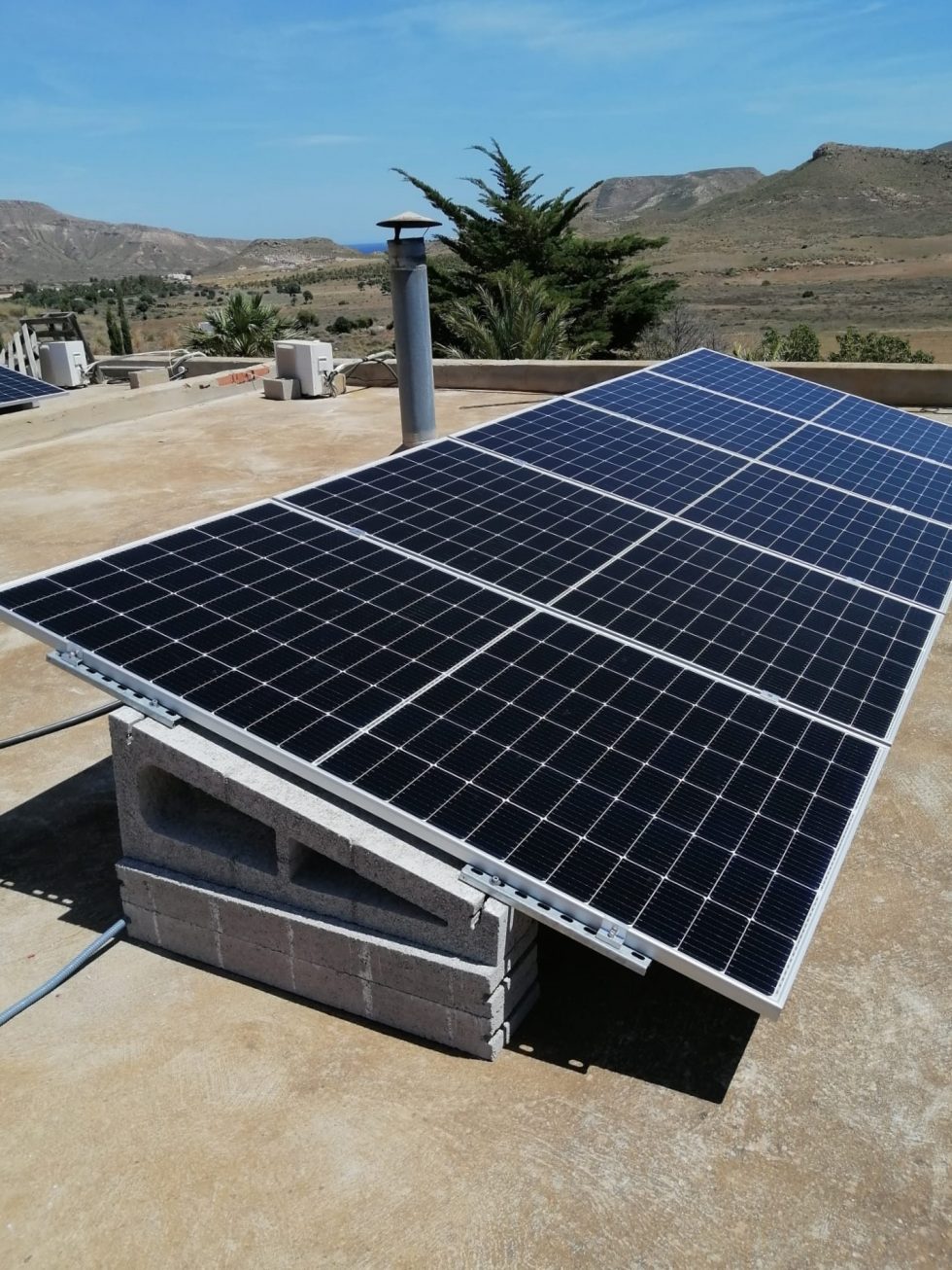 Autoconsumo individual. 2 instalaciones fotovoltaicas de 5 módulos - Carboneras de Electricidad